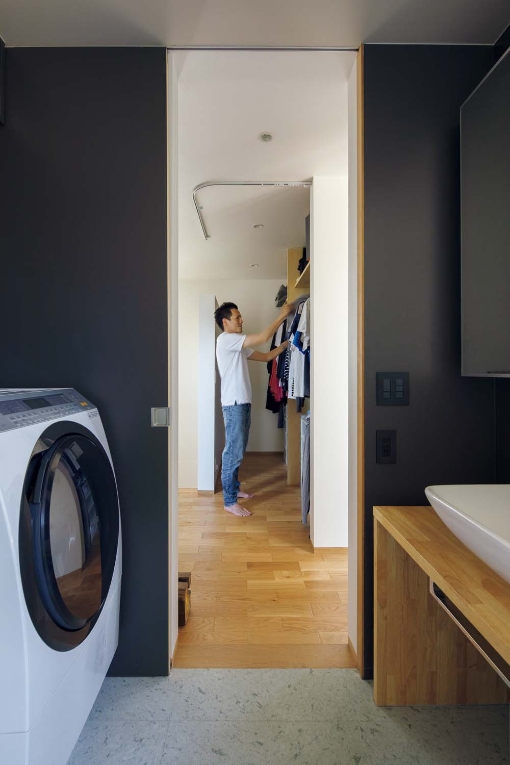 [写真](1ページ目)まるで旅館の風呂みたい。東京・敷地30坪に建つ家の極上空間 | ESSEonline（エッセ オンライン）