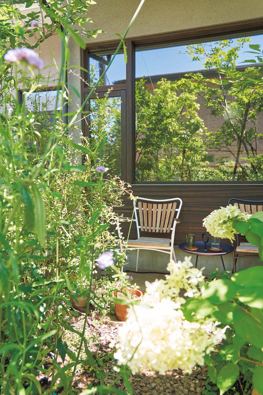 [写真](1ページ目)シニア世代が建てたこだわりの平屋「今日、庭でなにしようかな？」 | ESSEonline（エッセ オンライン）