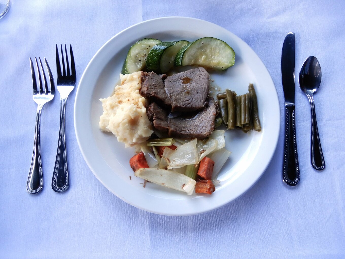 [写真](1ページ目)とろけるお肉が絶品。名作青春映画の煮込みレシピをおうちで再現 | ESSEonline（エッセ オンライン）